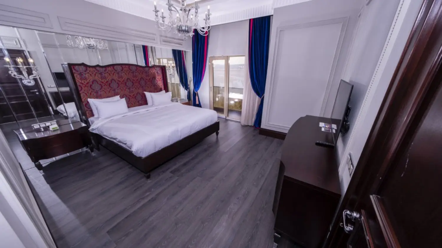 KING SUIT - TRYP İzmit